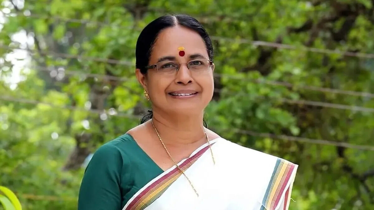 മുന്‍ എംഎല്‍എയും സിപിഎമ്മിന്റെ പ്രമുഖ വനിതാ നേതാവുമായിരുന്ന ഐഷ പോറ്റി ...